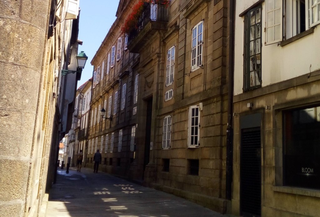 Rúa da Algalia de Abaixo - Algo que ver